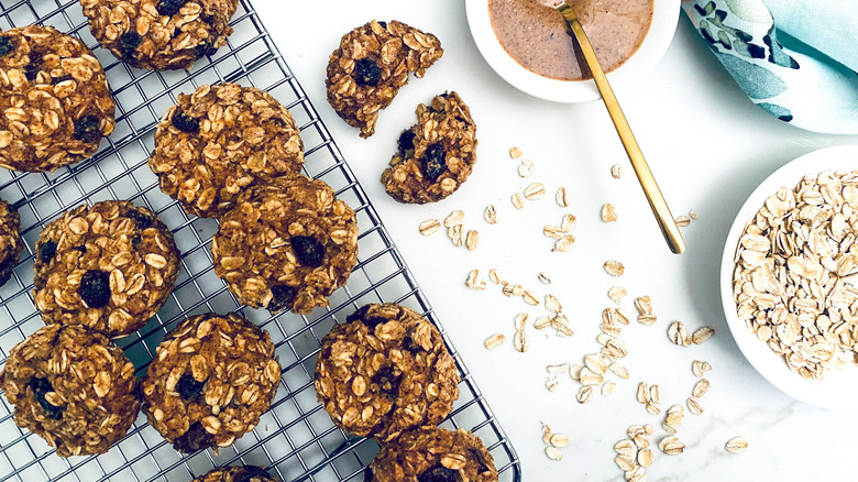 Breakfast-friendly oatmeal cookies recipe
