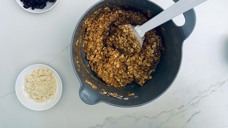 Breakfast-friendly oatmeal cookies recipe