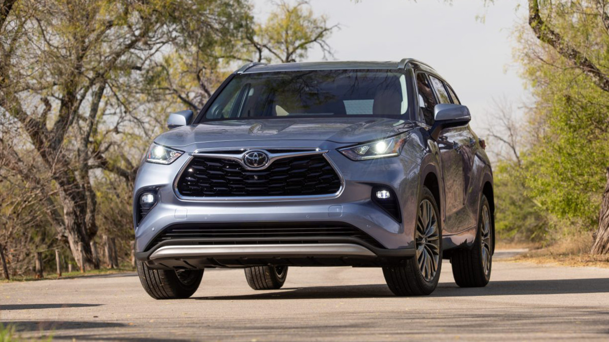 Toyota recalls 550,000 Highlander SUVs for rear seat safety defect
