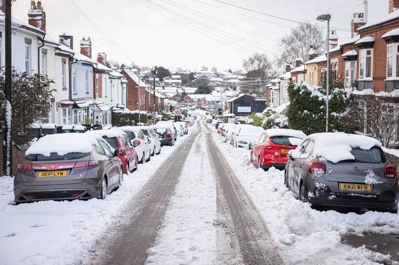 Temperatures in Birmingham dip as UK snow maps reveal exact dates for ...