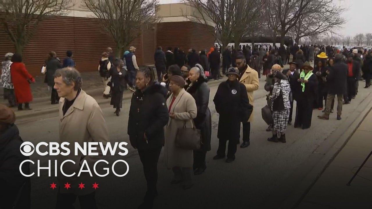 Stormy weather doesn't deter crowds outside House of Hope