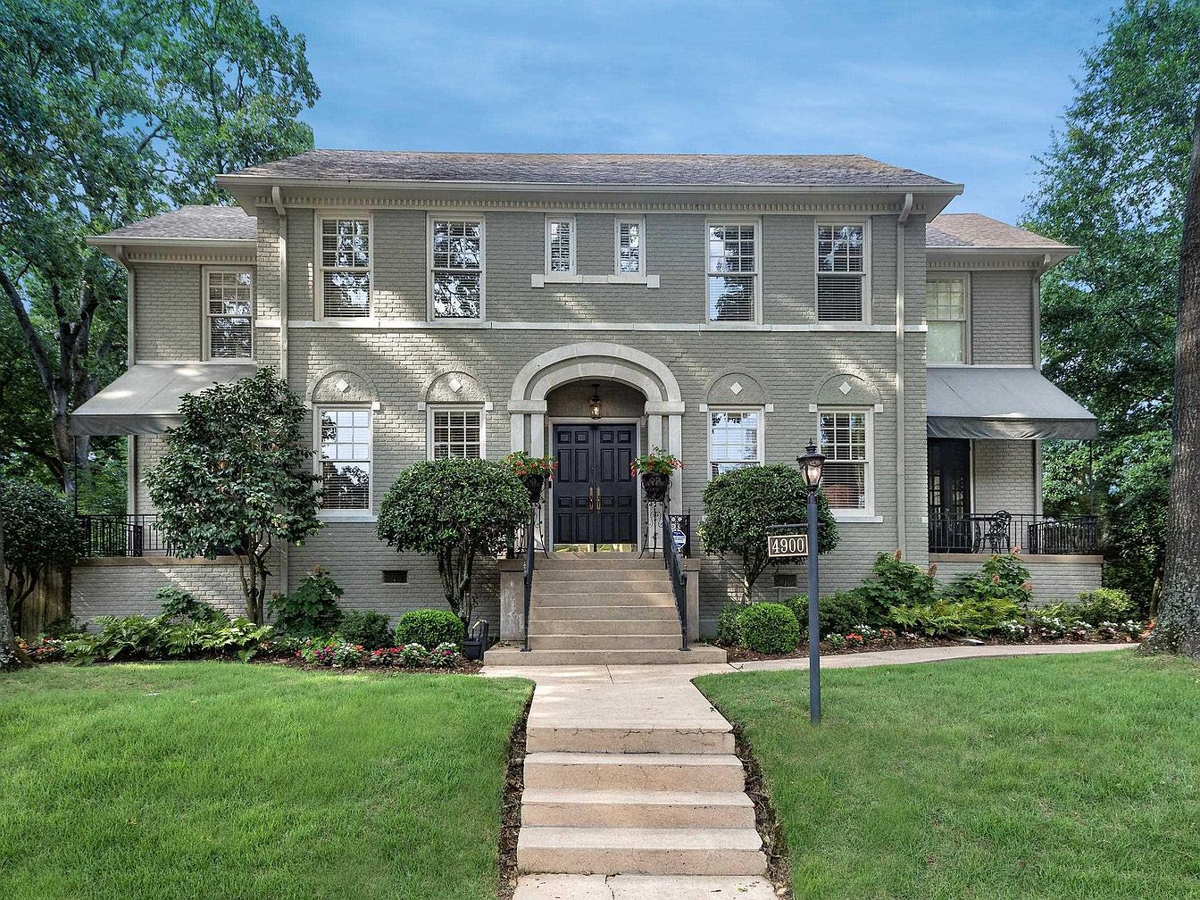 1930 Colonial Revival in Little Rock, Arkansas, featuring 3 gas log ...