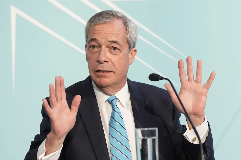 Farage heads to Mar-a-Lago to reinforce Trump’s opposition to Chagos ...
