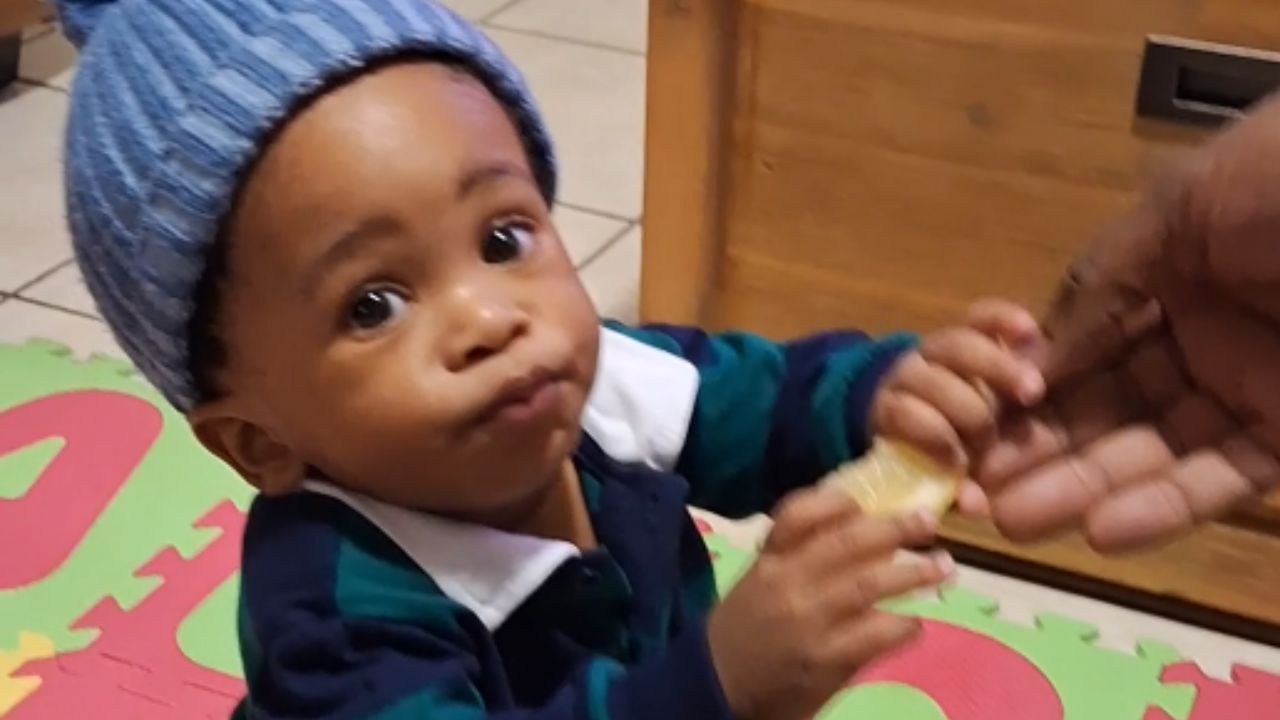 Mom captures baby boy's hilarious reaction to tasting lemon for the ...