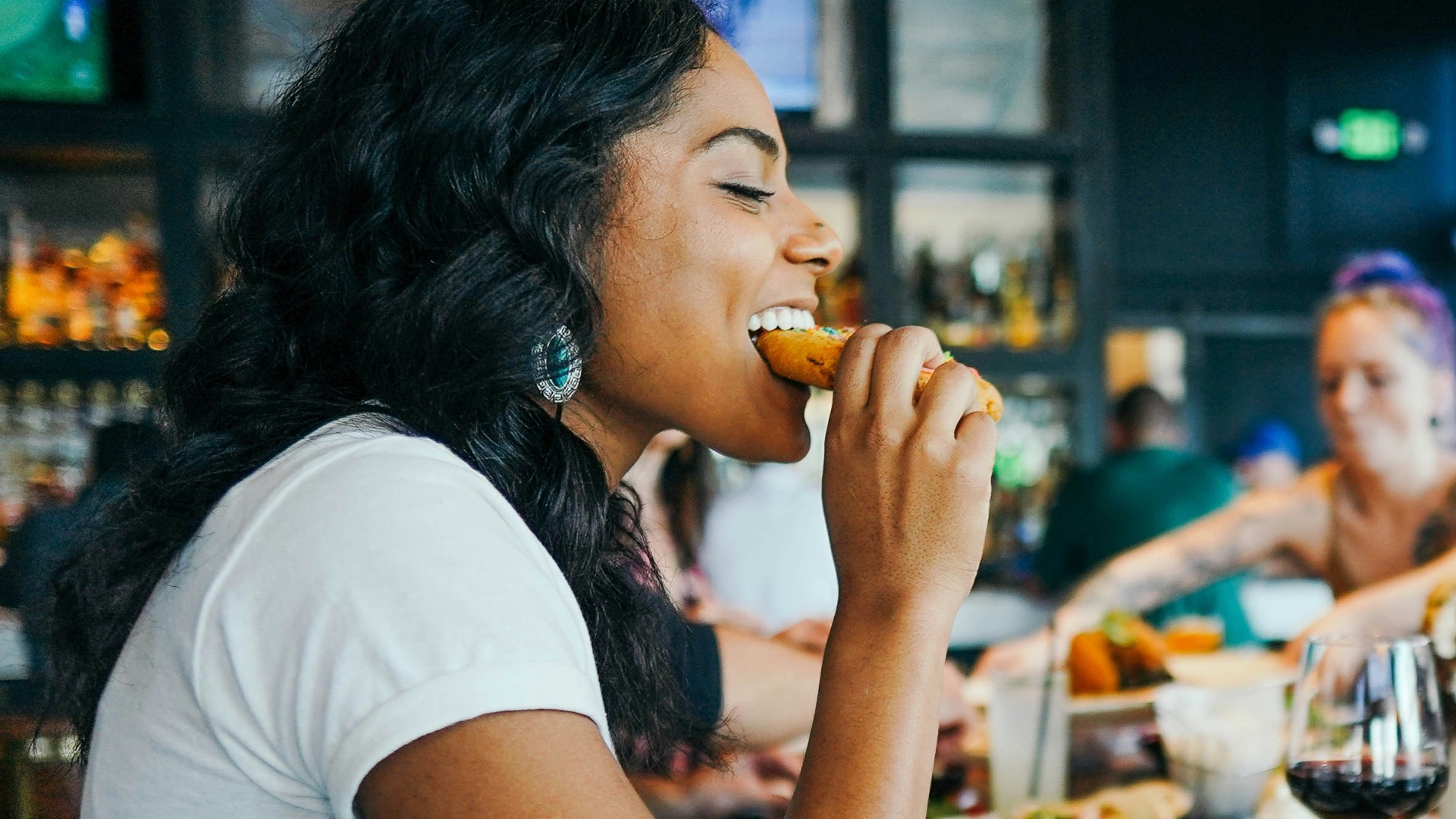 10 reasons it's better to eat with your hands & 10 it's best to use ...
