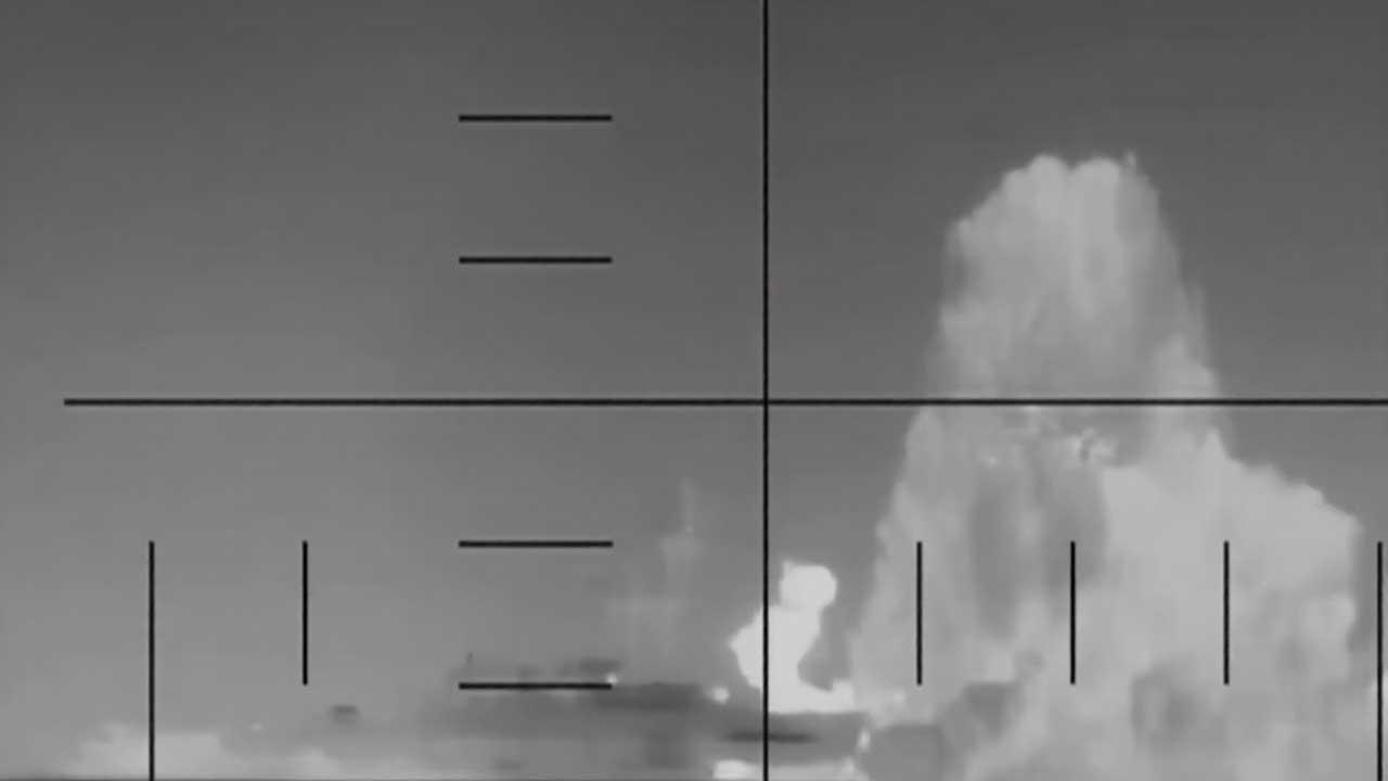US sub obliterates Iranian warship in 1st torpedo attack since WWII