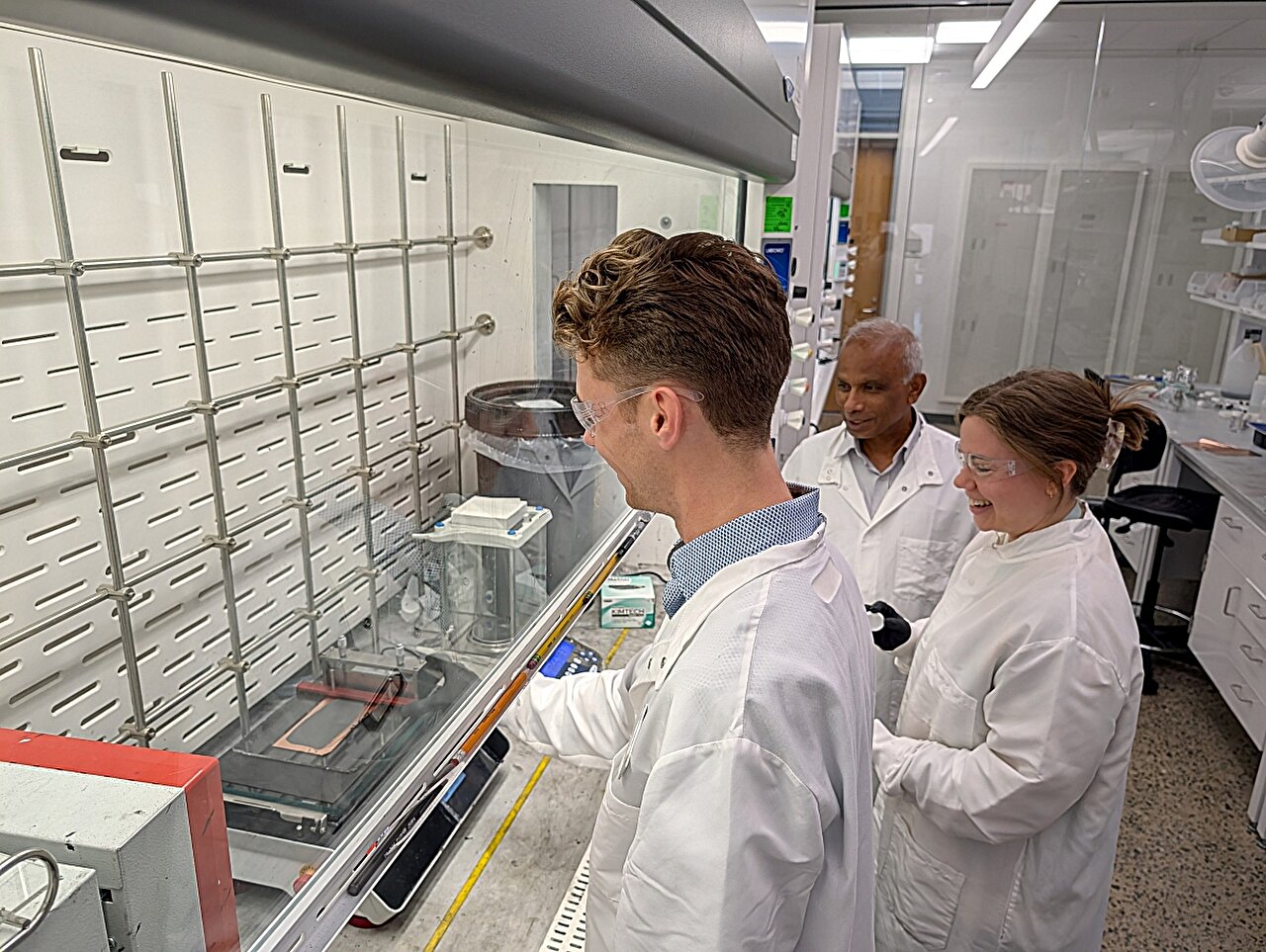 Breaking down the battery problem: Cheaper, more efficient cathodes ...
