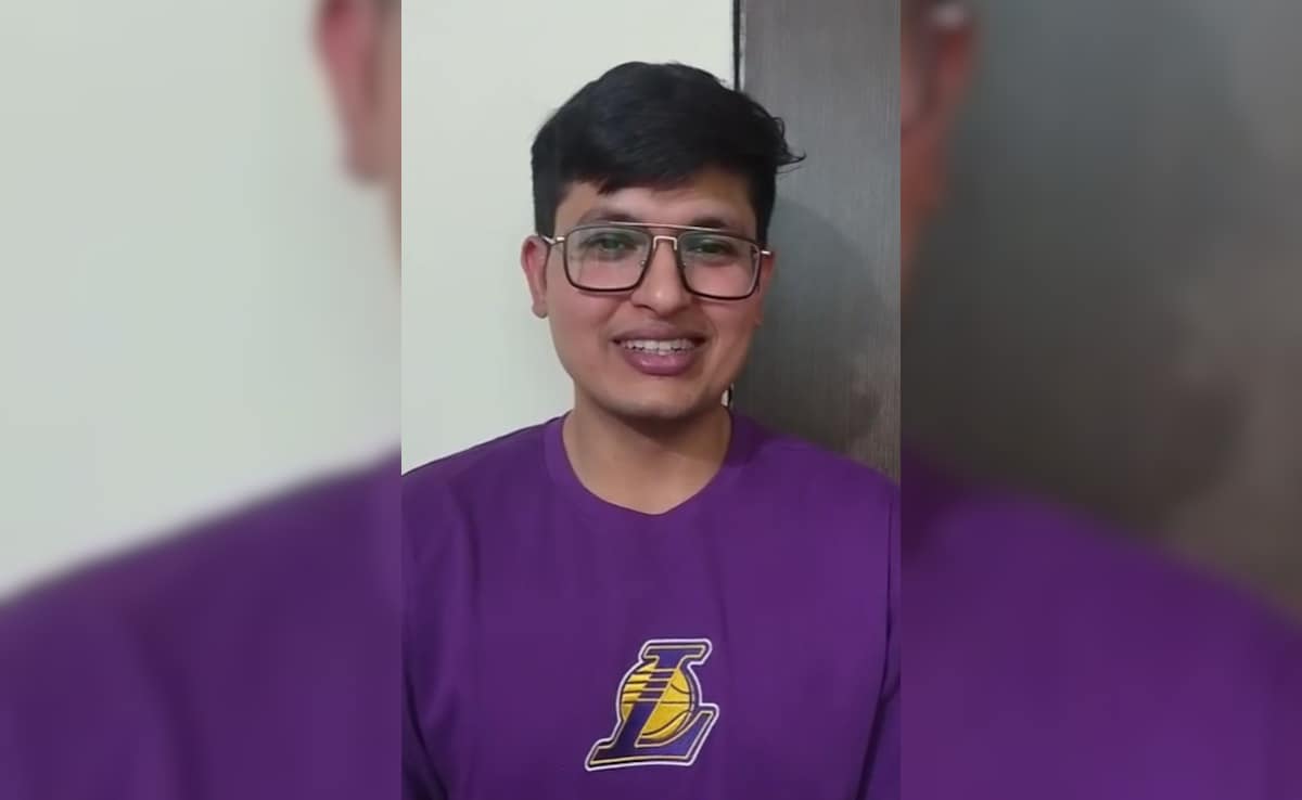 UPSC topper breaks into Bollywood song during NDTV interview