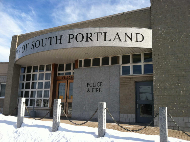 South Portland eyes Walgreens store for new police station