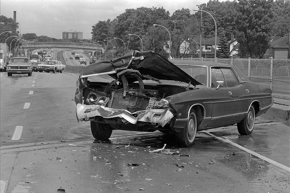 20 photos of how it looked to wreck a car in the 1970s