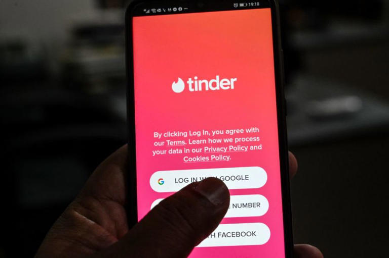 Tinder settles $60M age discrimination lawsuit. Who is eligible for ...