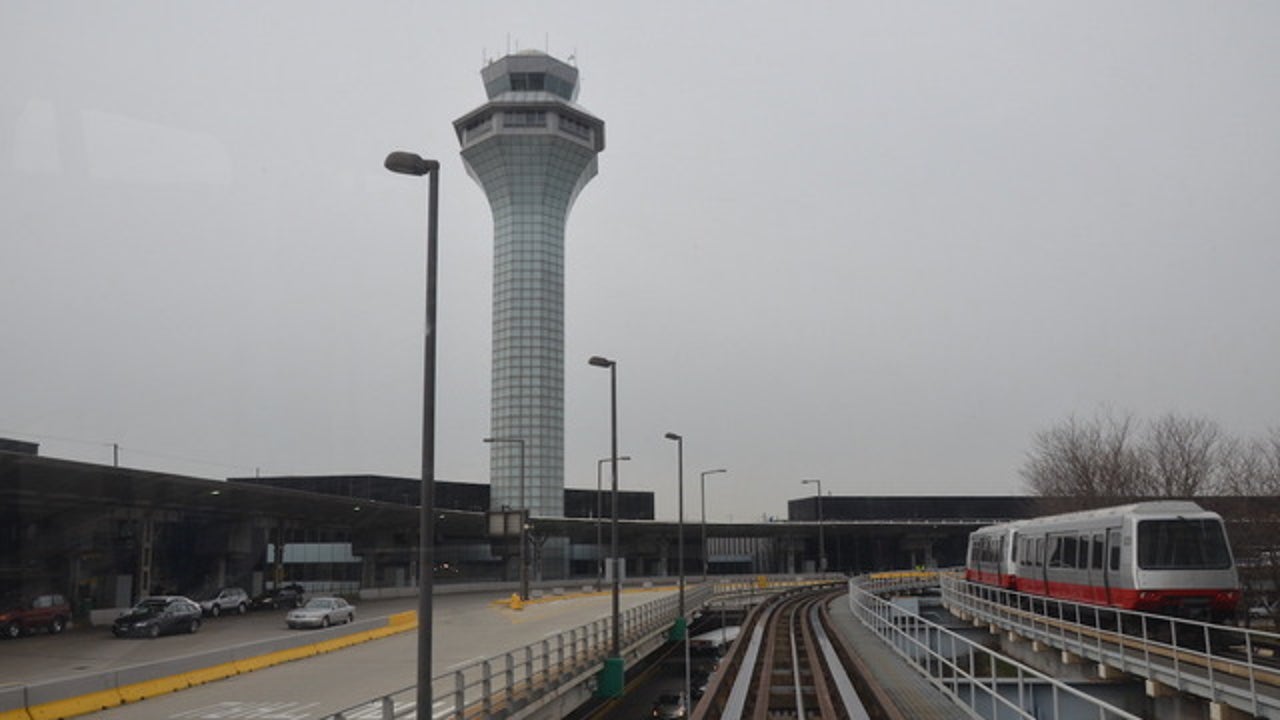 Ground stop issued at O'Hare, Midway due to fog and thunderstorms
