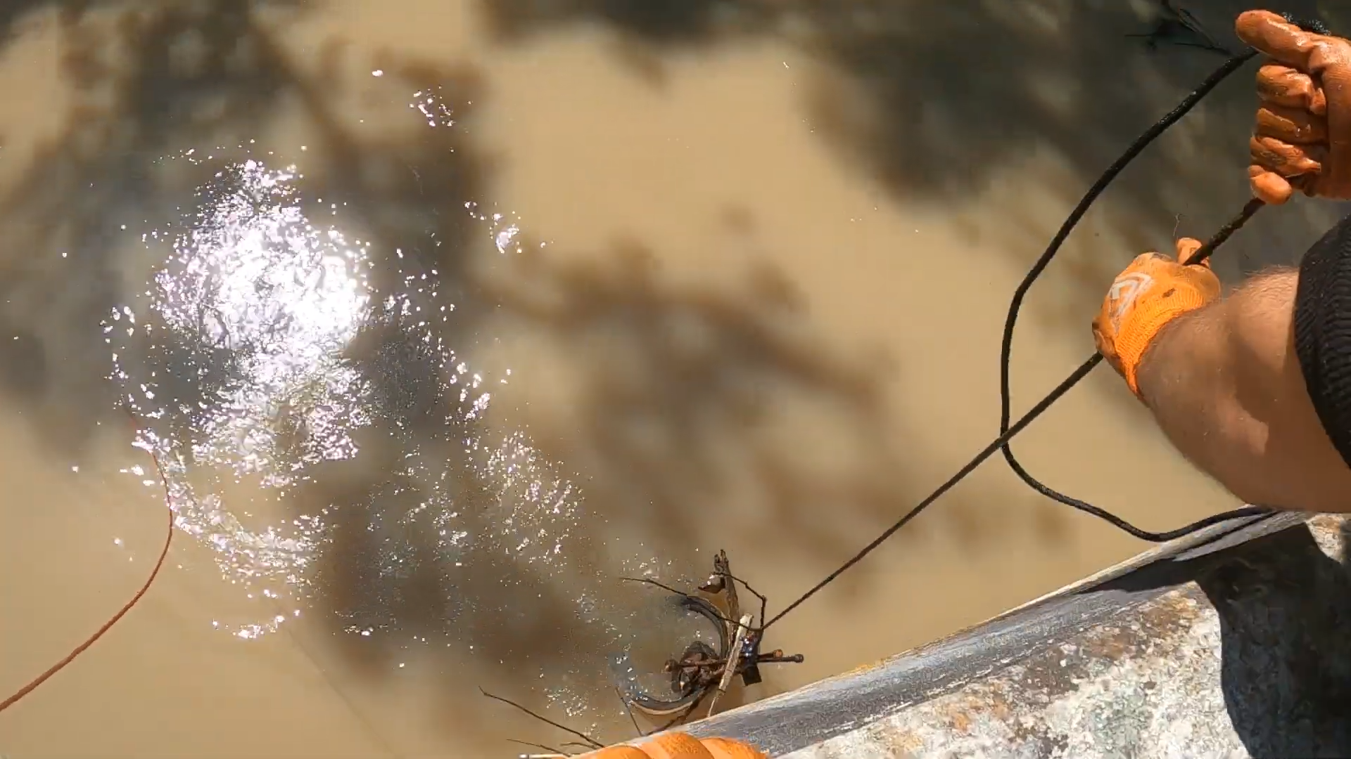 Watch what happens when a magnet hooks something heavy - “There’s money ...