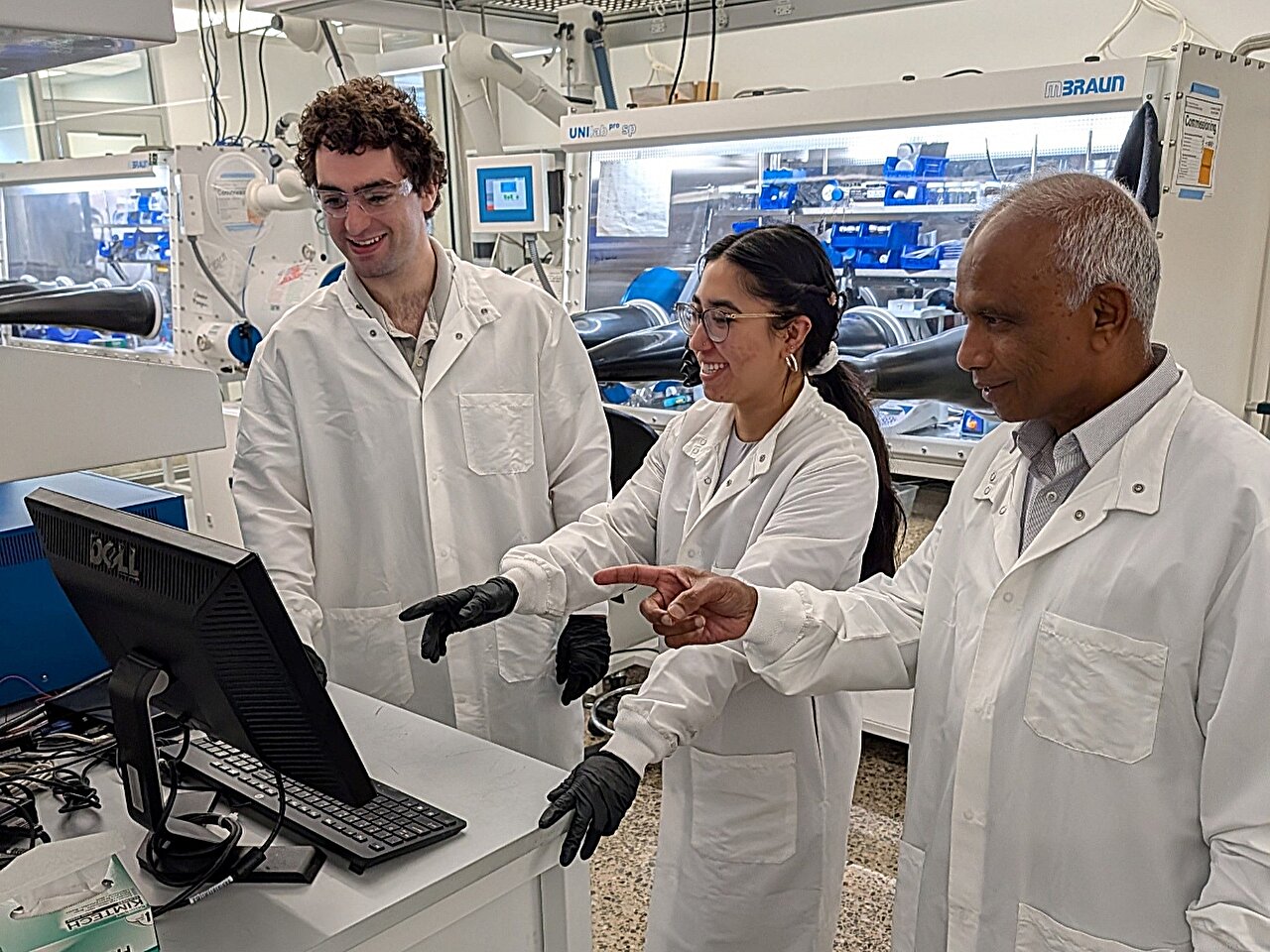 Breaking down the battery problem: Cheaper, more efficient cathodes ...