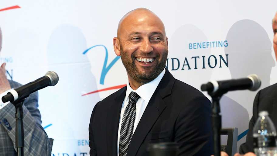 Derek Jeter reacts to NFL star’s baby announcement during offseason