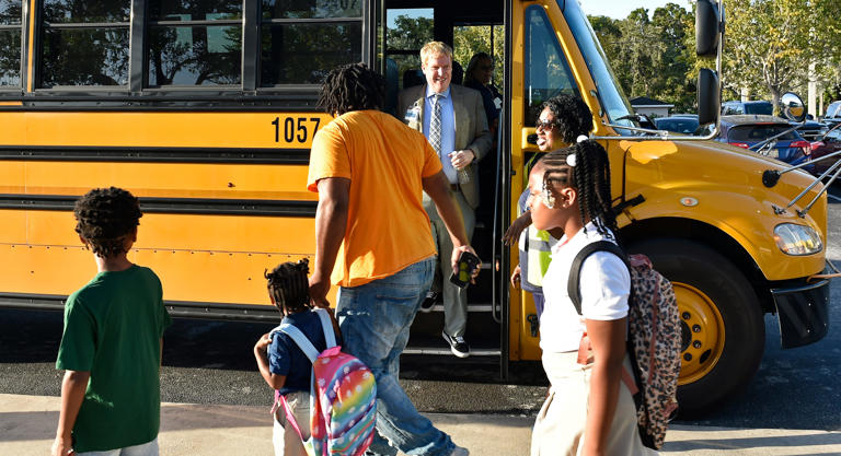 When is spring break 2026 for Sarasota, Manatee County schools?