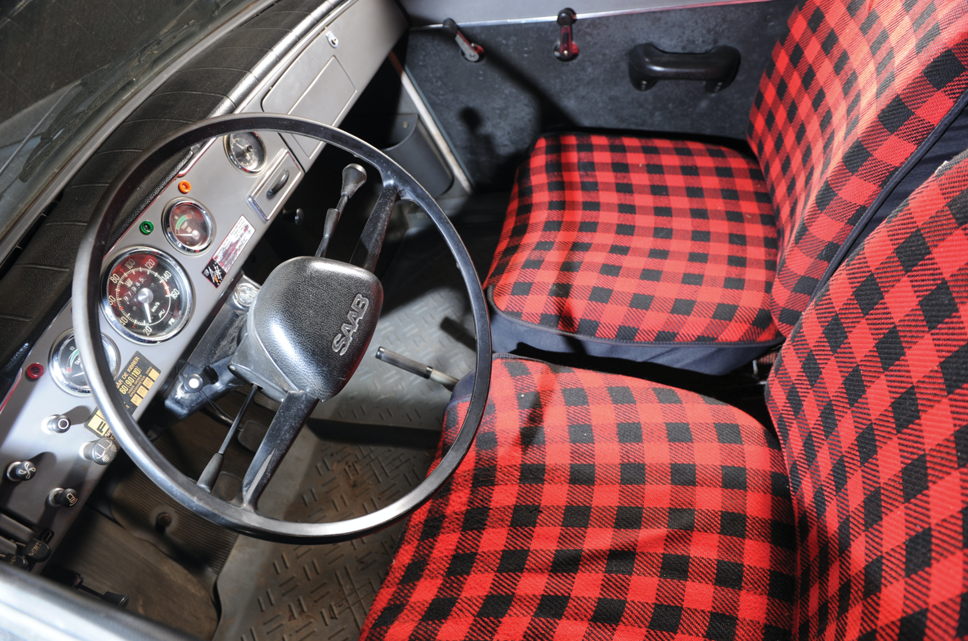 15 cool column-shift classic cars
