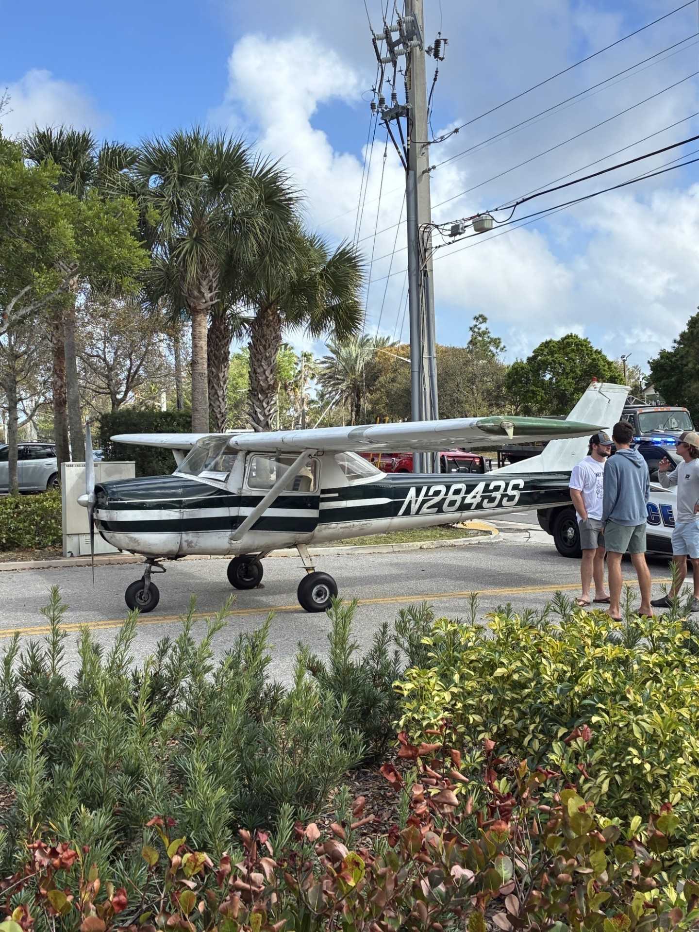 Pilot makes emergency landing on Indiantown Road in Jupiter