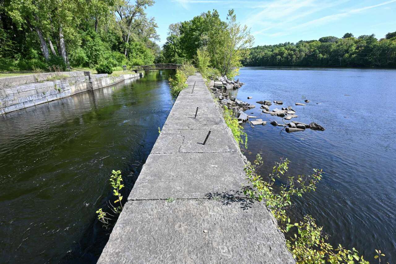 Sewer main break sends nearly 80,000 gallons of raw sewage into canal ...
