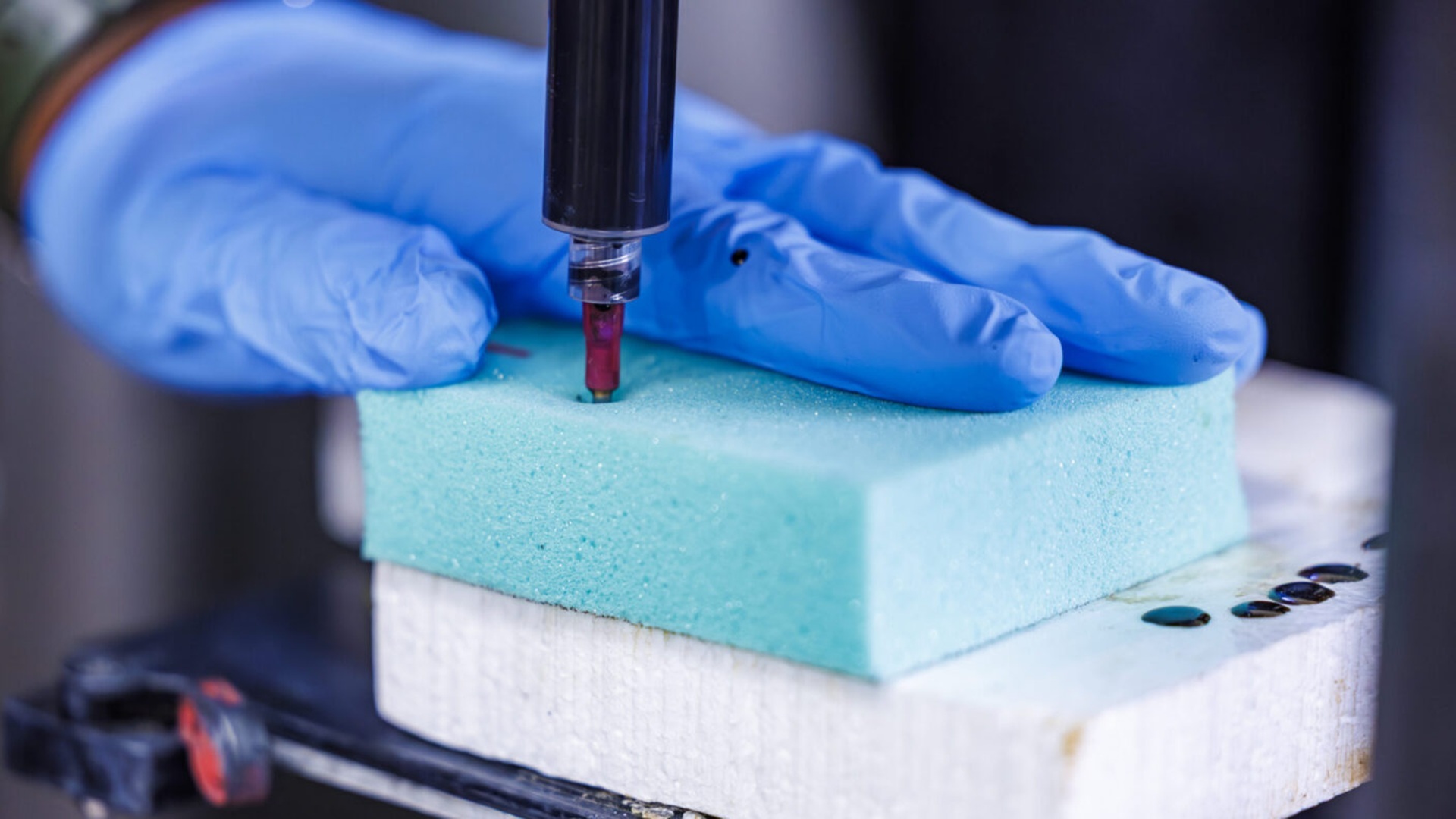 3D-printed struts turn ordinary foam into impact absorber 10× stronger ...