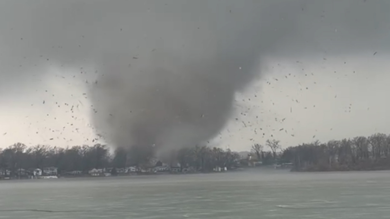 Powerful tornado sends debris flying in Michigan