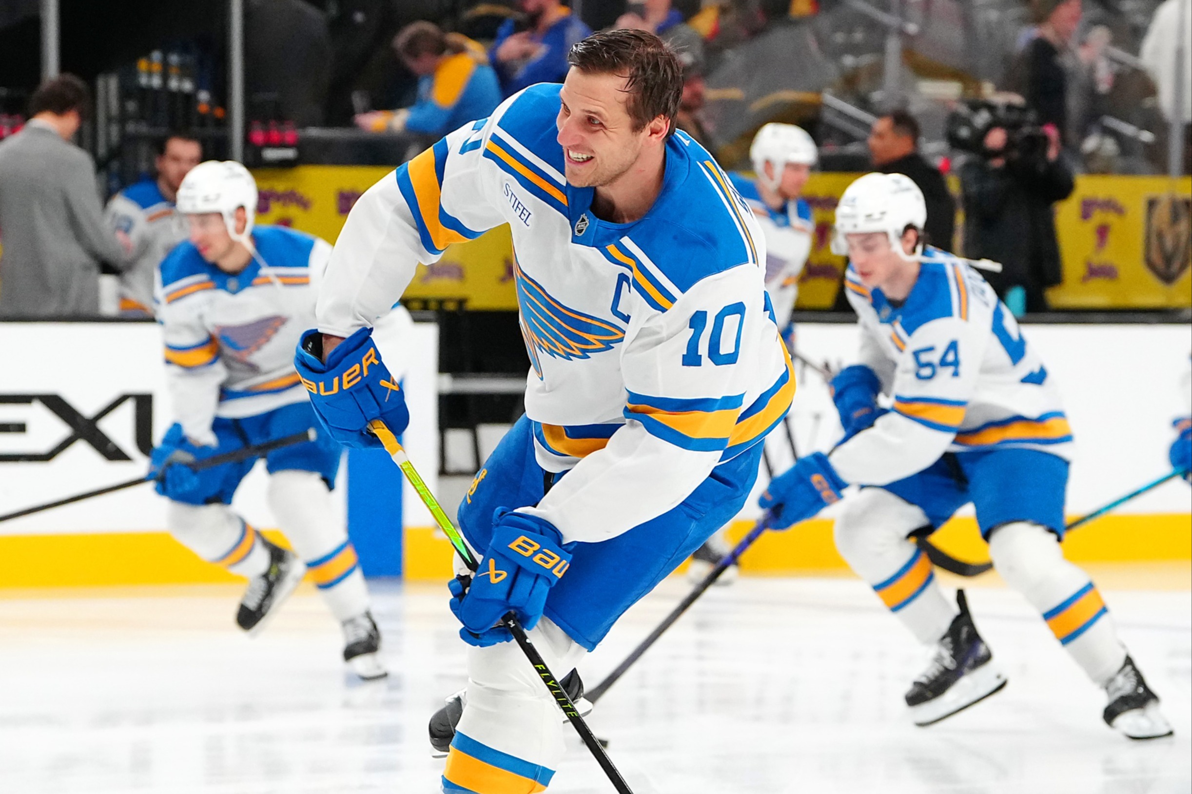 Islanders trade for Blues captain Brayden Schenn at NHL trade deadline