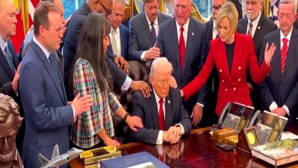 Watch: Pastors gather around Trump in Oval Office, pray for wisdom and ...