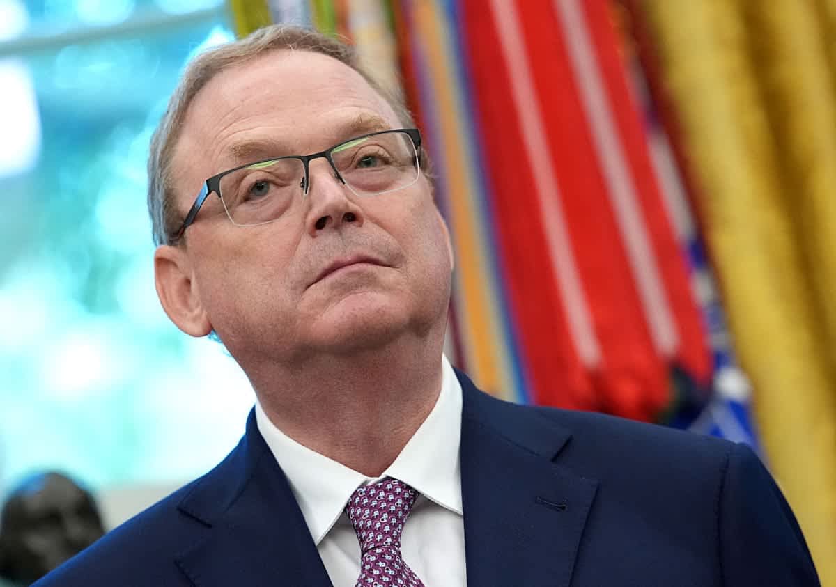 Hassett eyes Powell board exit after renovation probe as Warsh ...