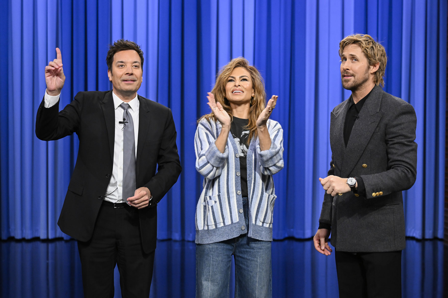 Ryan Gosling gets a kiss from wife Eva Mendes in their first TV ...