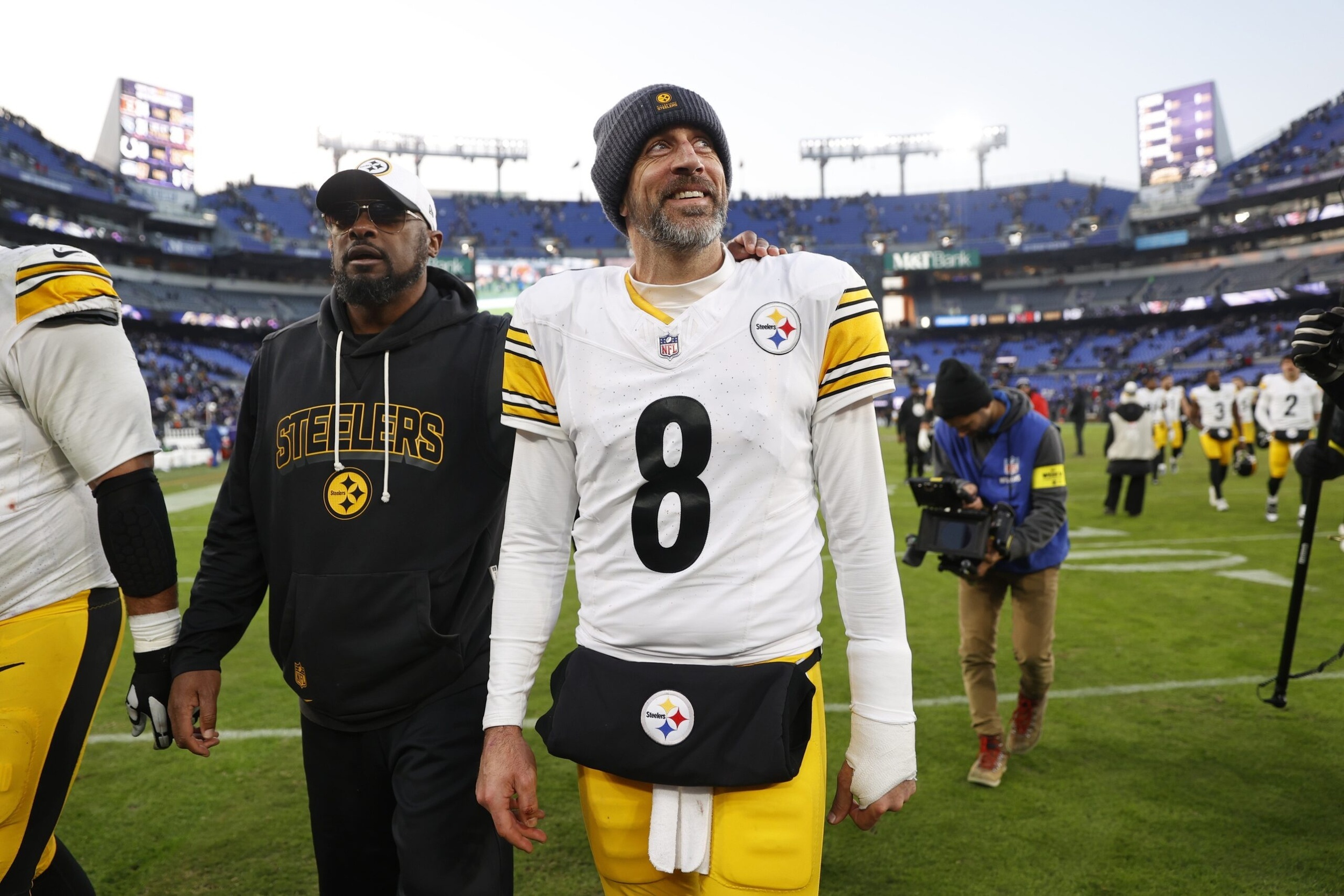 ‘Can we get that one guy out of the locker room?’ NFL quarterback Aaron ...