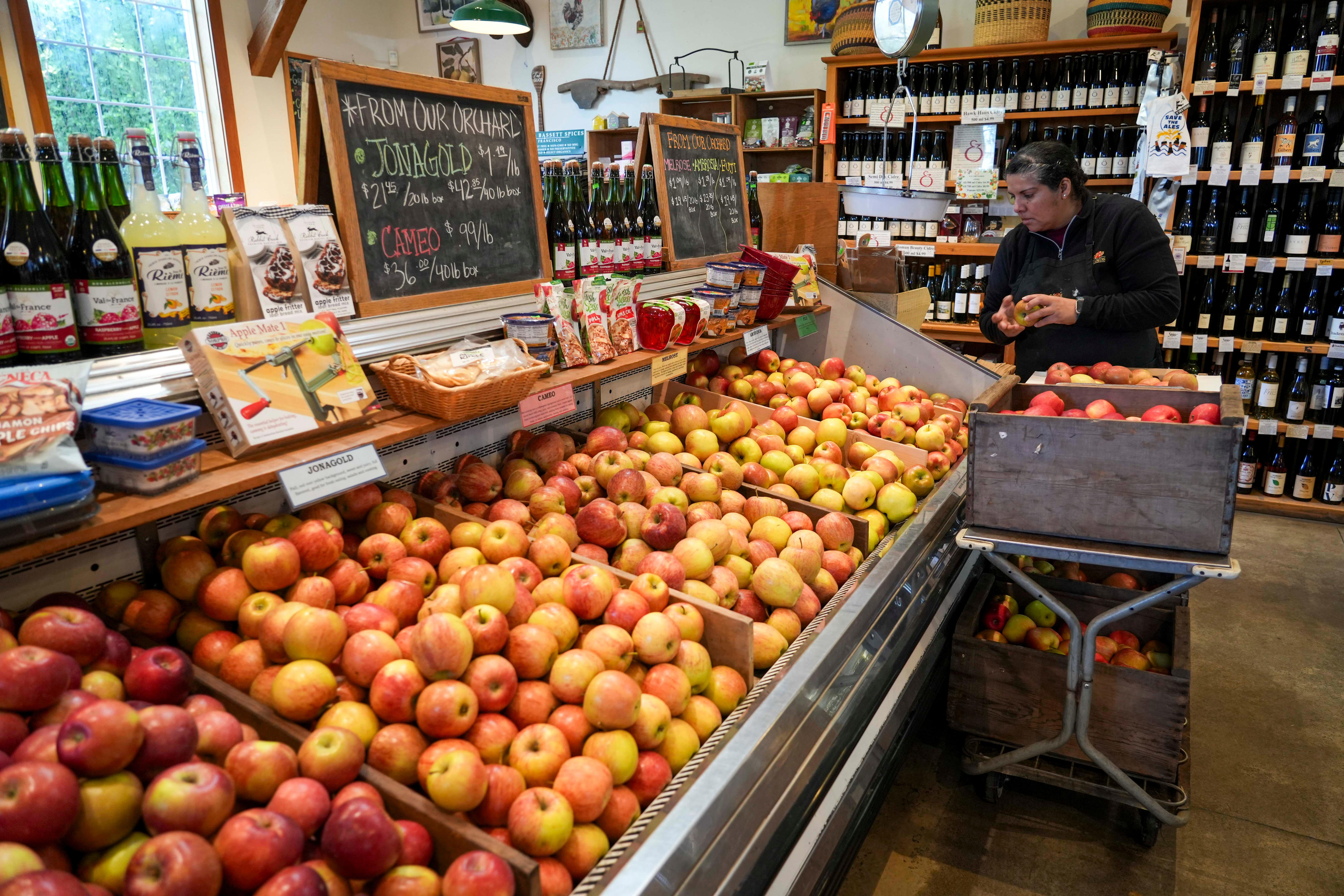 Bill passes to allow larger retail stores, events, on Oregon farmland