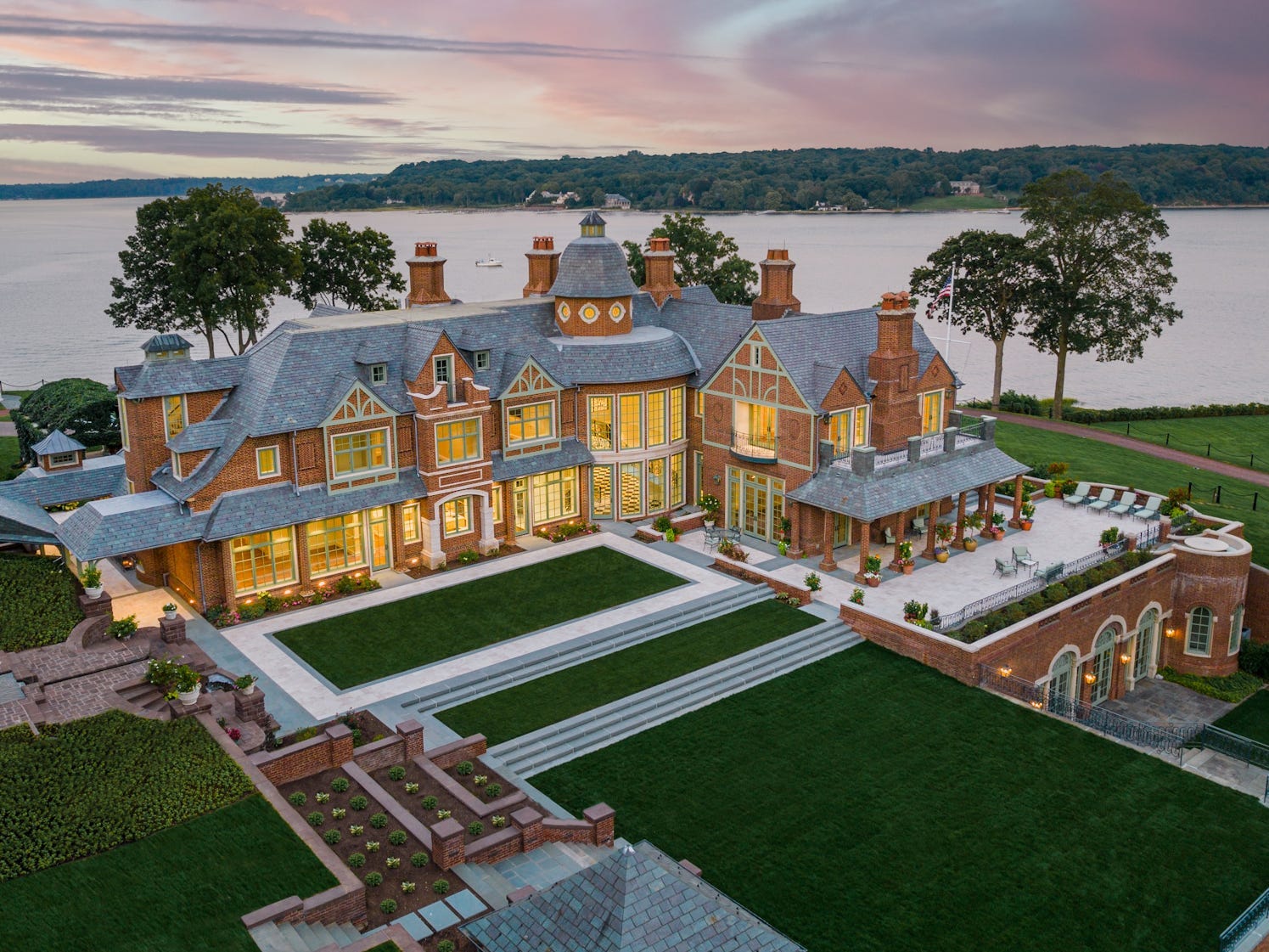Billy Joel just sold his Long Island estate for a total of $35 million ...