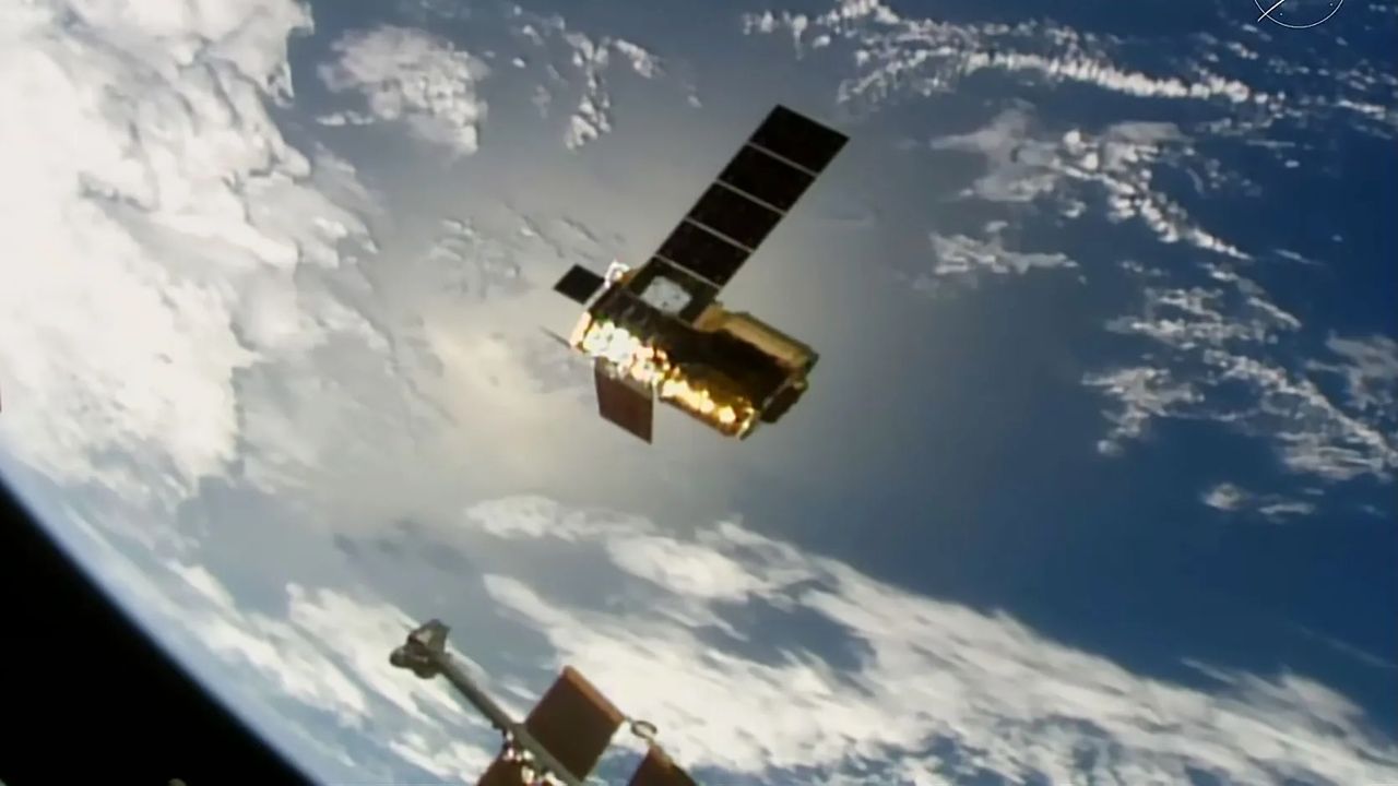 Japan's 1st HTV-X cargo craft leaves the International Space Station ...
