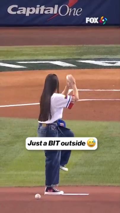 Venezuelan singer opens WBC play in Miami with first pitch fail
