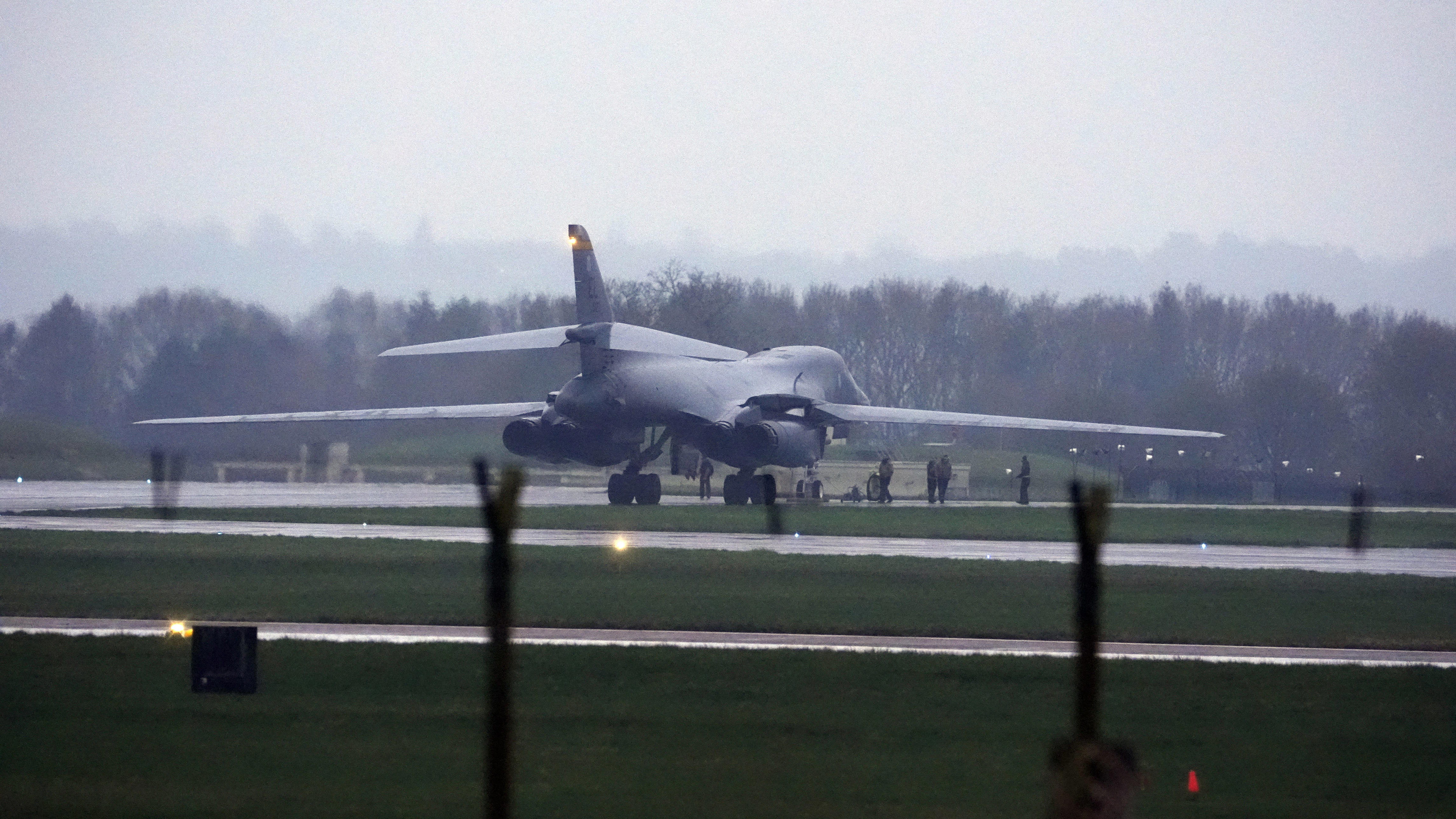 US bomber that can carry 24 cruise missiles and hit 900mph lands in UK
