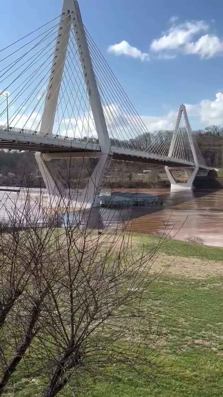 Runaway barges recovered; Pomeroy-Mason Bridge reopen