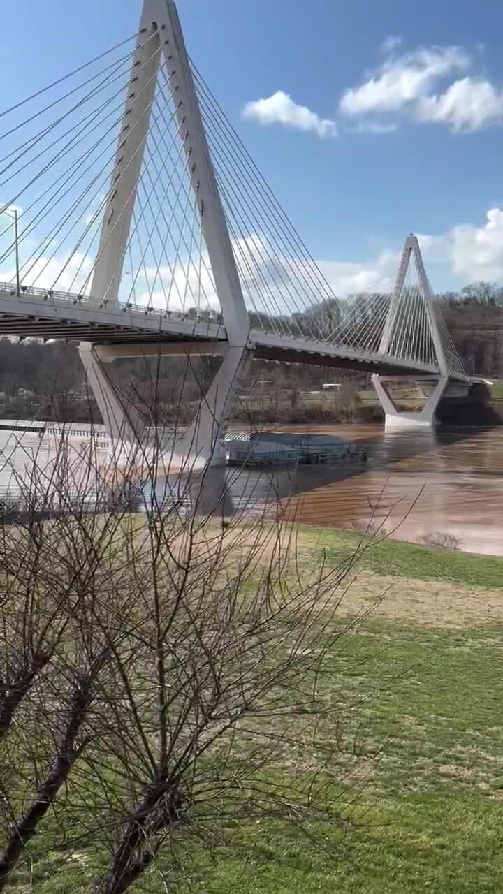 Runaway barges recovered; Pomeroy-Mason Bridge reopen