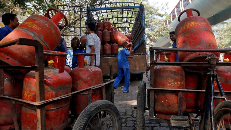 Domestic LPG price hiked by Rs 60, commercial cylinder up Rs 115 amid ...