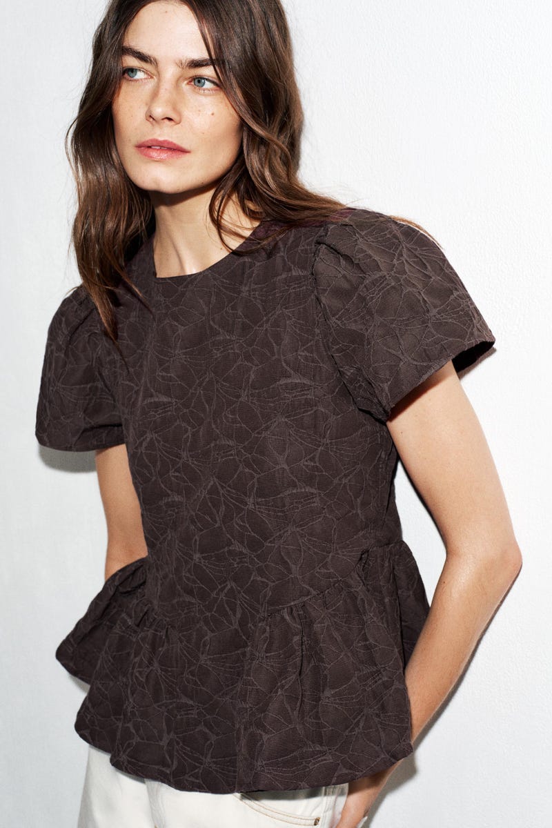 Por menos de 29 € en Zara los tops de vestir más elegantes para entretiempo