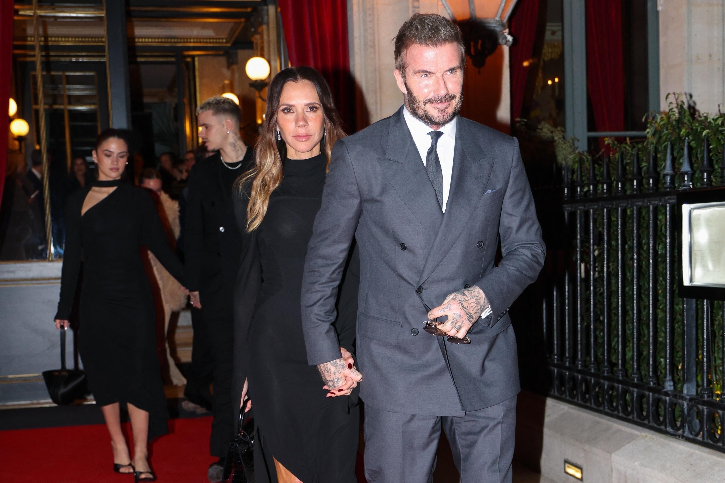 À Paris pour la Fashion Week, Victoria et David Beckham troquent leur ...