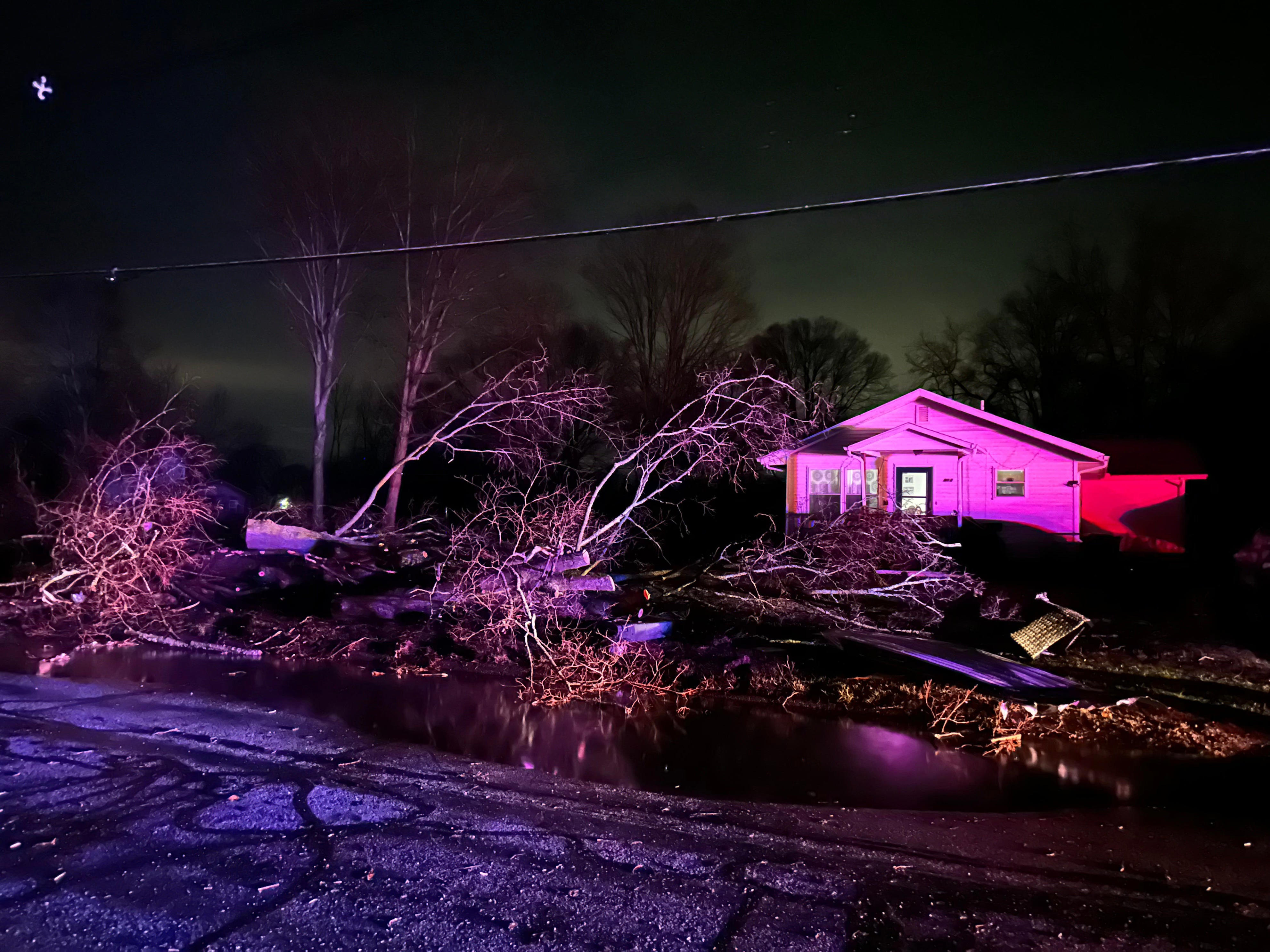4 dead, 12 hurt in suspected tornadoes in southwest Michigan