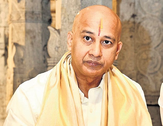 Ravichandra takes charge as TTD EO