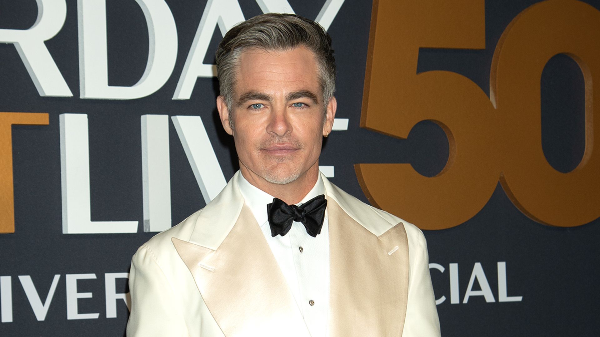 Chris Pine books 8-year Netflix return in new survival thriller with ...