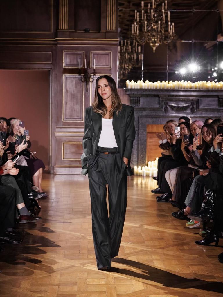 Victoria Beckham presenta su nueva colección arropada por (casi) toda ...