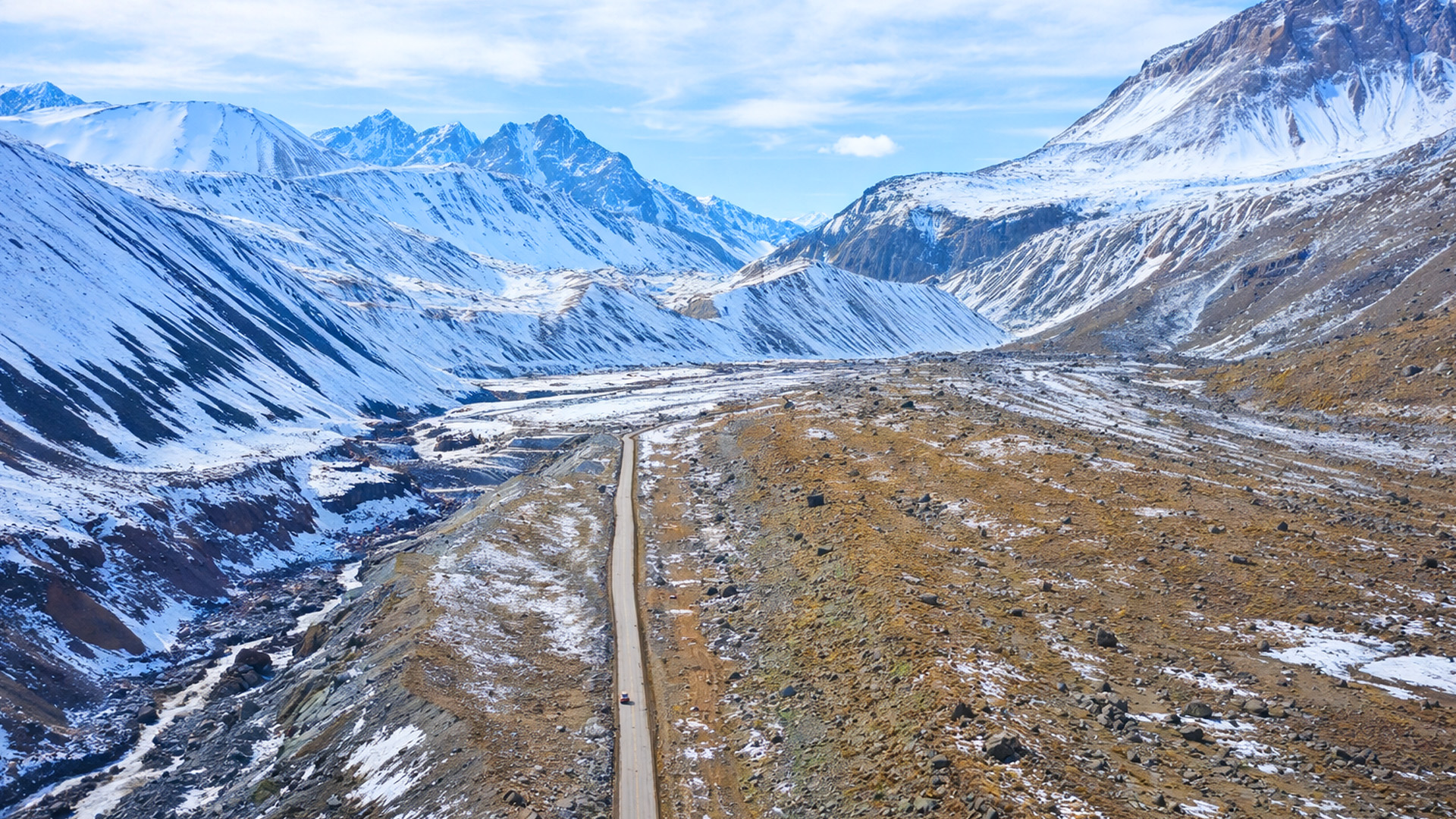 Vistas incríveis das montanhas da Cordilheira dos Andes
