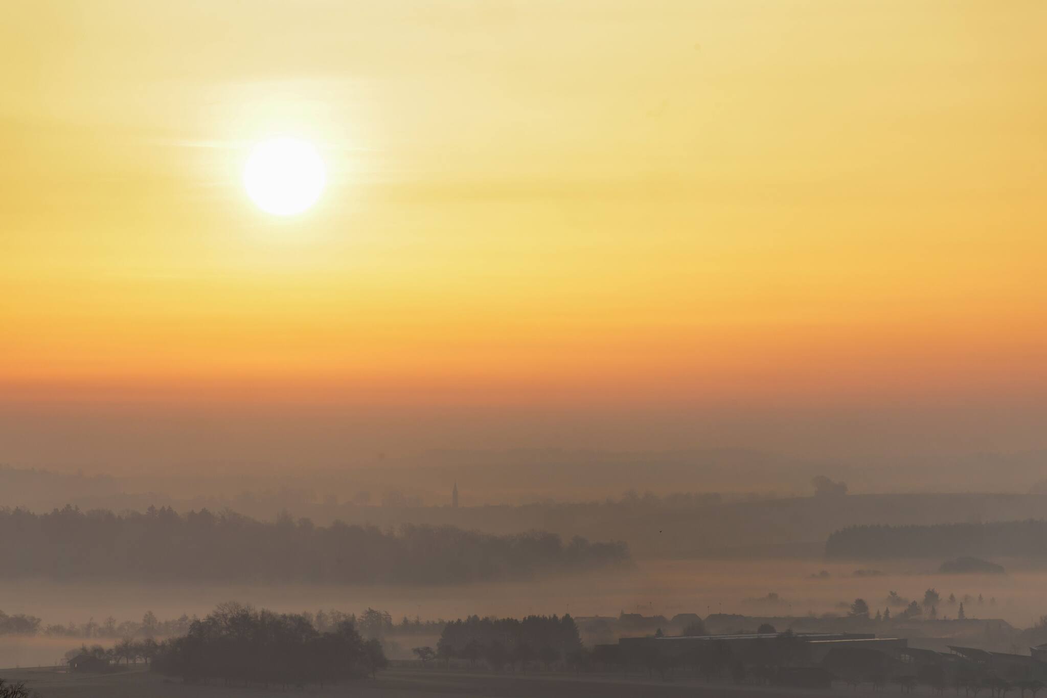 Warme Temperaturen am Wochenende – Saharastaub trübt den Himmel
