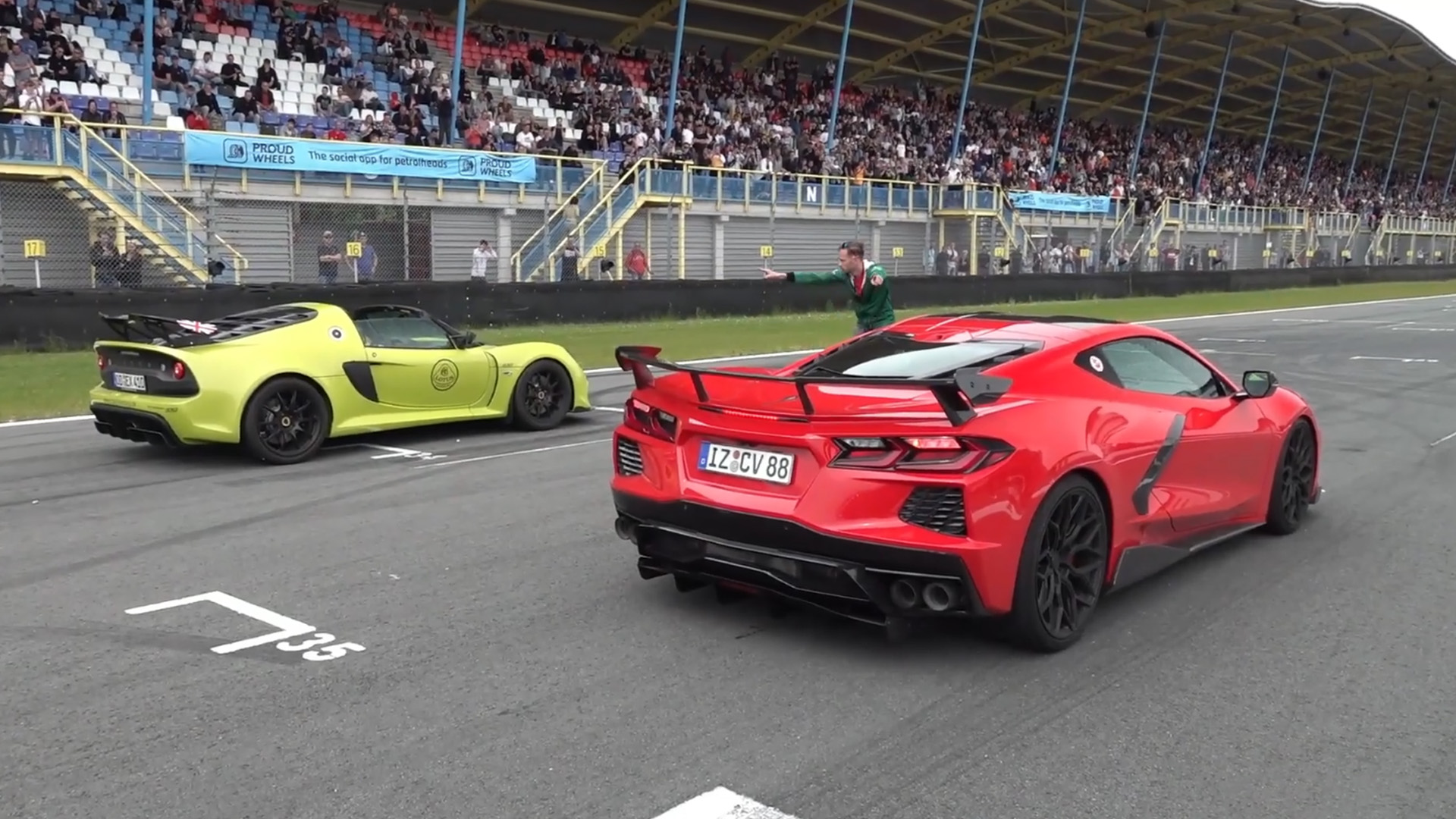 Lotus Exige challenges the powerful Corvette C8 in drag race