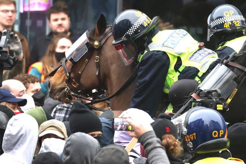 Mounted Bristol police clash with anti-racism counter protesters as ...