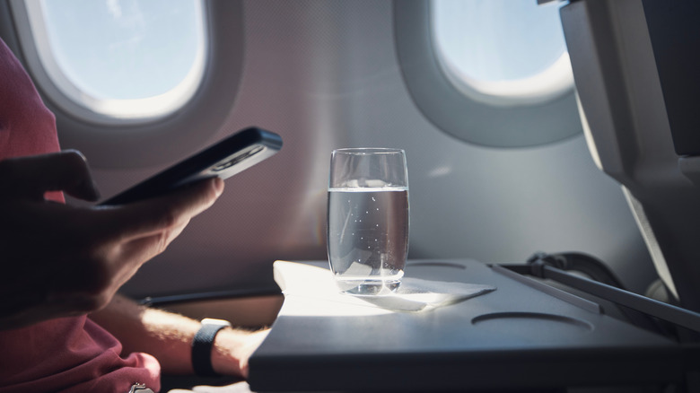 6 essential etiquette rules for eating on a plane