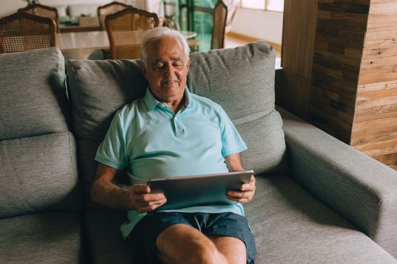 Why older men are opting for solo living: 12 reasons